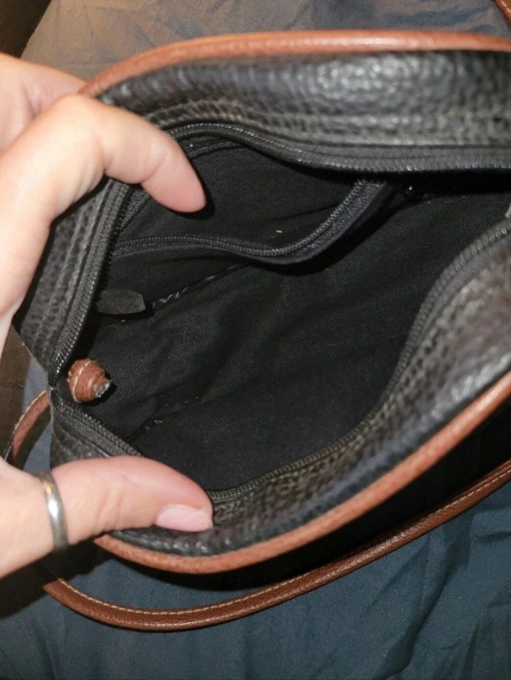 Esprit | Bags | Vintage Esprit Black Pebbled Crossbody With Brown Trim ...